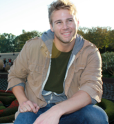 Aaron Hill - EcuRed