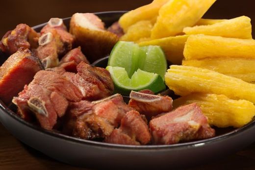 Yuca con Chicharron - EcuRed