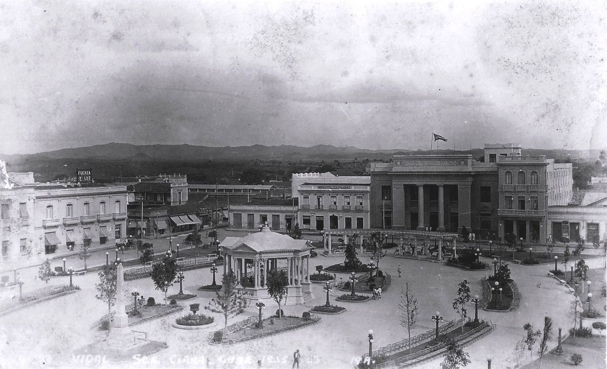 Archivo:Sta Clara Parque Leoncio Vidal.jpg - EcuRed